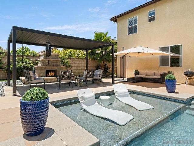 2340 Douglaston Glen