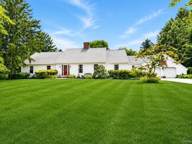 2340 Fairway Dr, Cutchogue, NY 11935