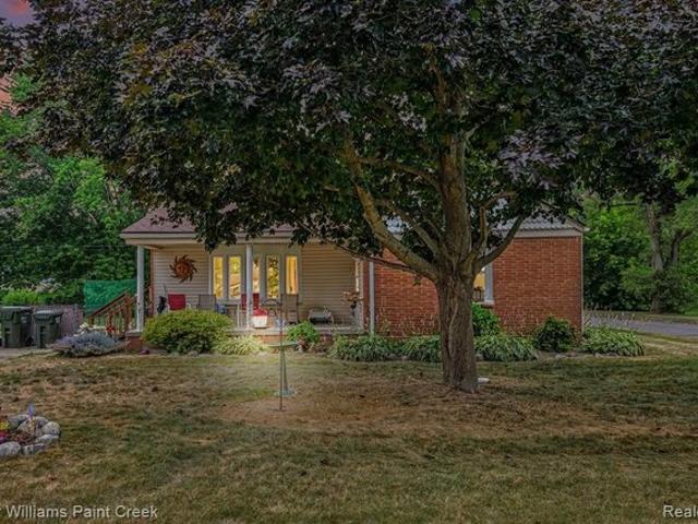 2340 Hessel Ave, Rochester Hills, MI 48307