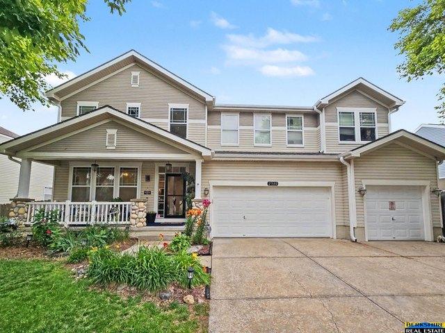 2340 Sand Hills Dr, Papillion, NE 68046