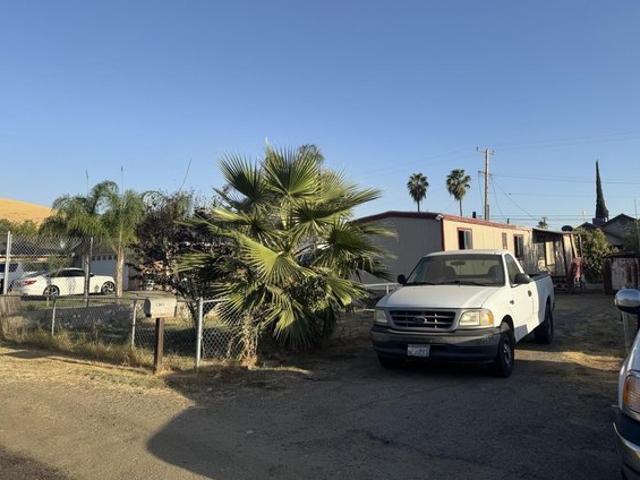 2341 E Alfred Ave, Exeter, CA 93221