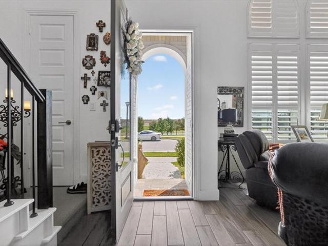 2341 Longspur Dr, Fort Worth, TX 76008