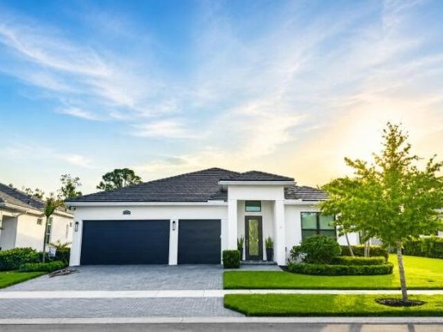 2341 SE Canopy Cove Ln, Port Saint Lucie, FL 34984