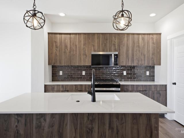 2341 W Red Jasper Dr