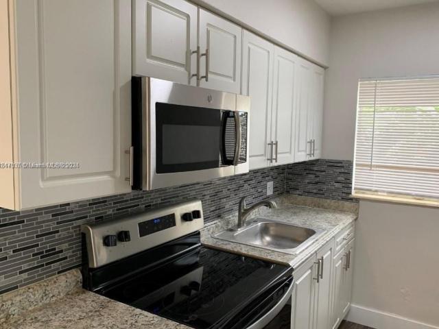 2342 N Federal LLC Studio Apartment for Rent at 2342 N Federal Hwy, Hollywood, FL 33020 Royal Poinciana