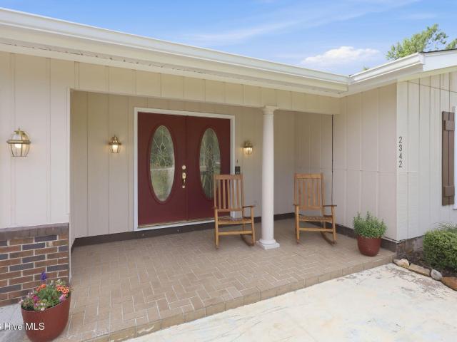 2342 N Lakeview Drive