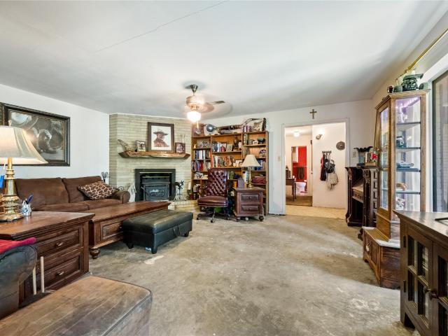 2342 Apache Drive