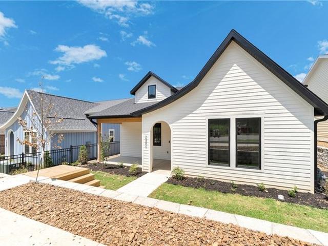 2342 E Rolling Hills Dr, Fayetteville, AR 72703
