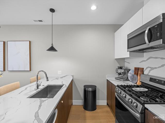 2342 W Adams Street # 202