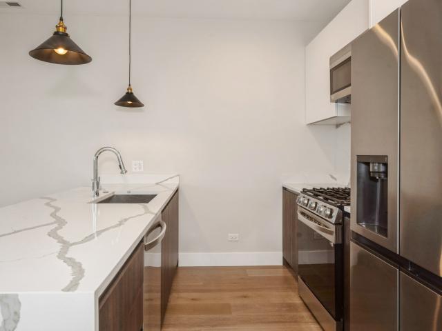 2342 W Adams Street # 402