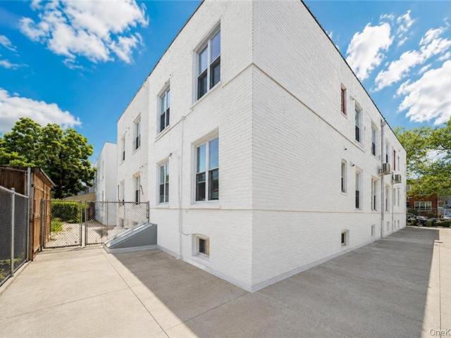2343 E 22nd Street