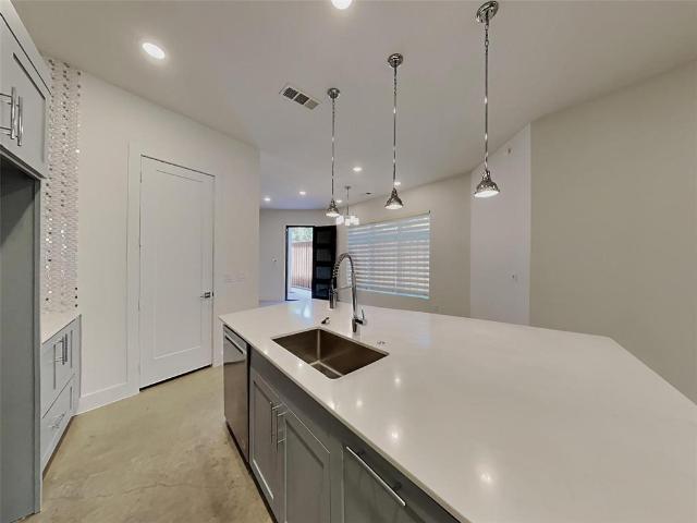 2343 Vagas Street # 2343