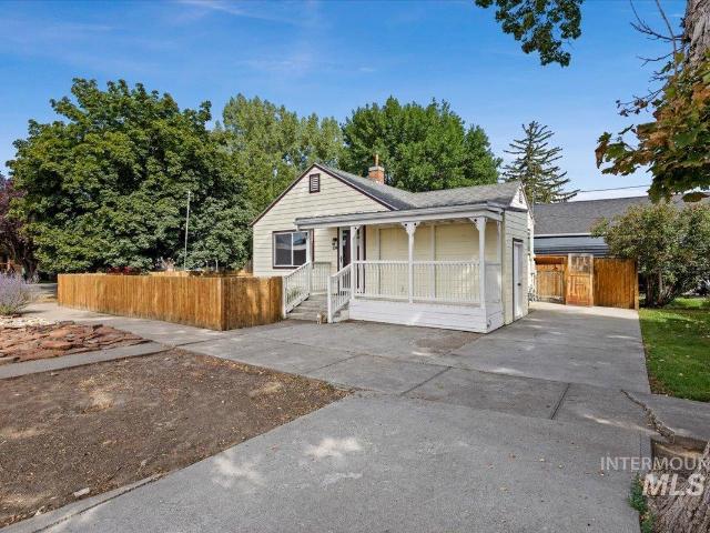 234 4th Ave W