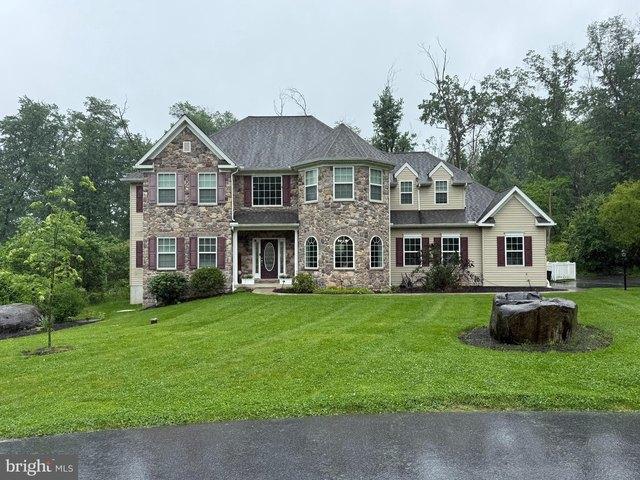 234 Crimson Ln, Elizabethtown, PA 17022