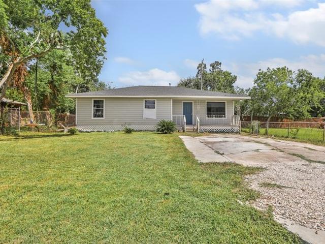 234 Bay Oaks Dr, La Porte, TX 77571