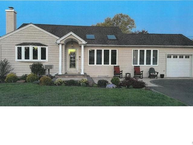 234 E 3rd St, Deer Park, NY 11729