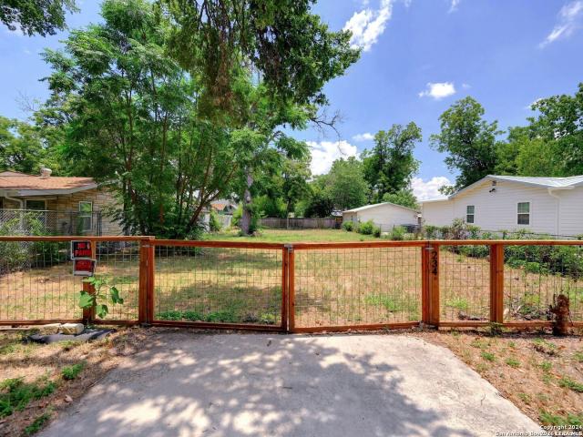 234 E Russell Pl, San Antonio, TX 78212 | MLS #1945 | Compass