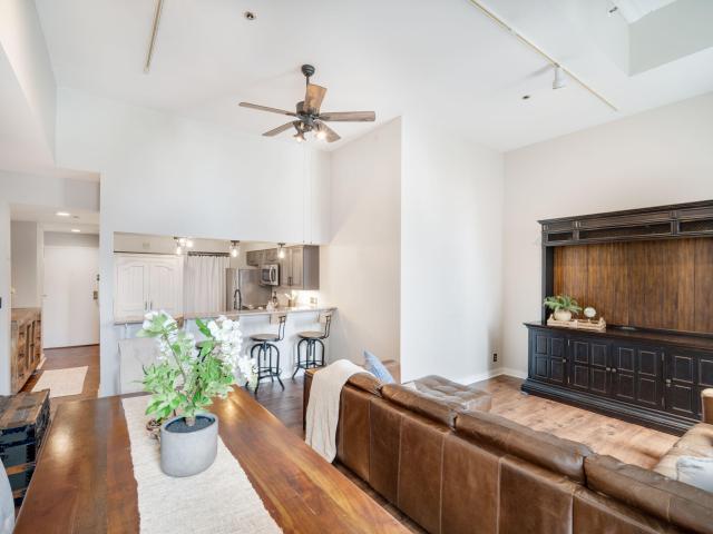 234 N Broadway, Unit 115