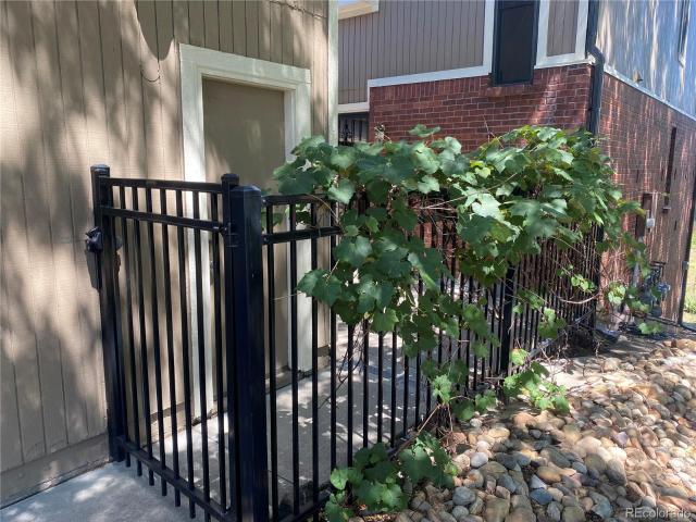 234 S Holman Way
