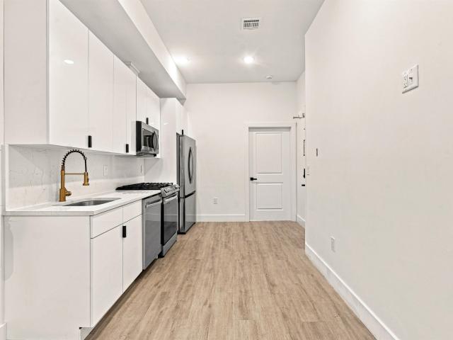 234 Webster Ave # 1R