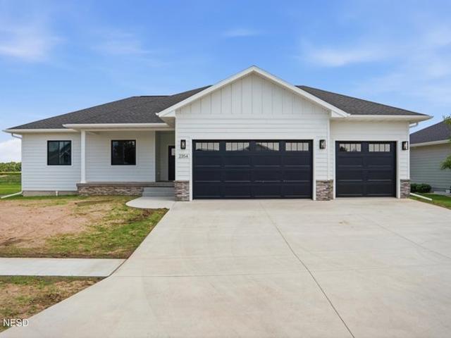 2354 Lucas Ln NW, Watertown, SD 57201