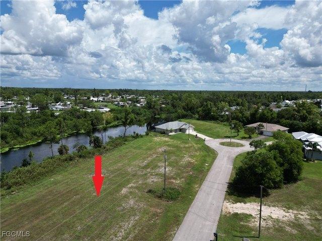 2355 NE 43rd Ln, Cape Coral, FL 33909