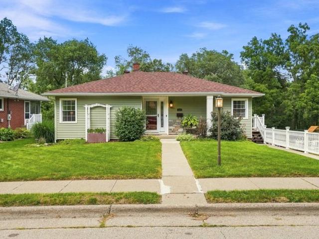 2355 Coates St, Dubuque, IA 52003