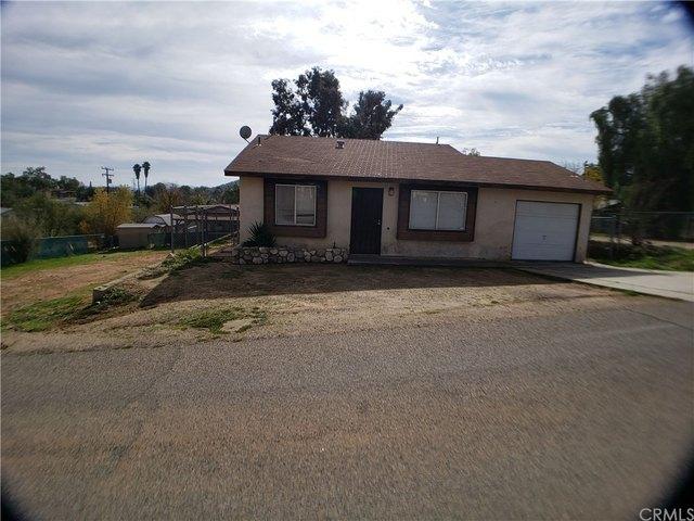 23561 Clara Pl, Canyon Lake, CA 92587