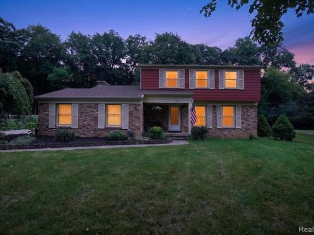 2356 Pineview Ct, Flint, MI 48433