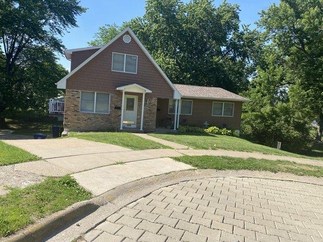 2356 58 Hillandale Rd, Davenport, IA 52804