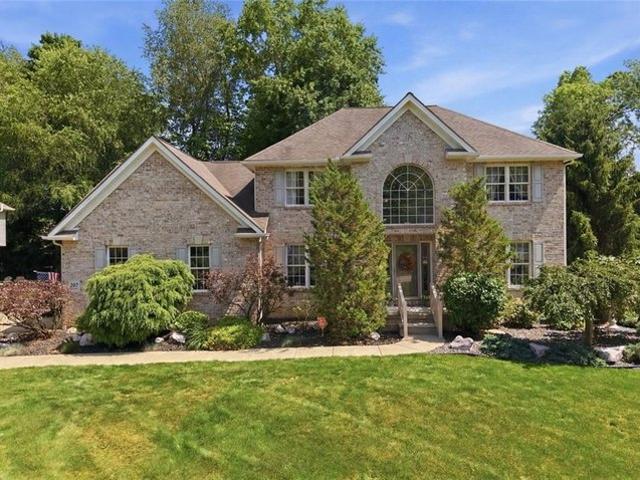 2357 Pierce Bluffs Dr, Hermitage, PA 16148