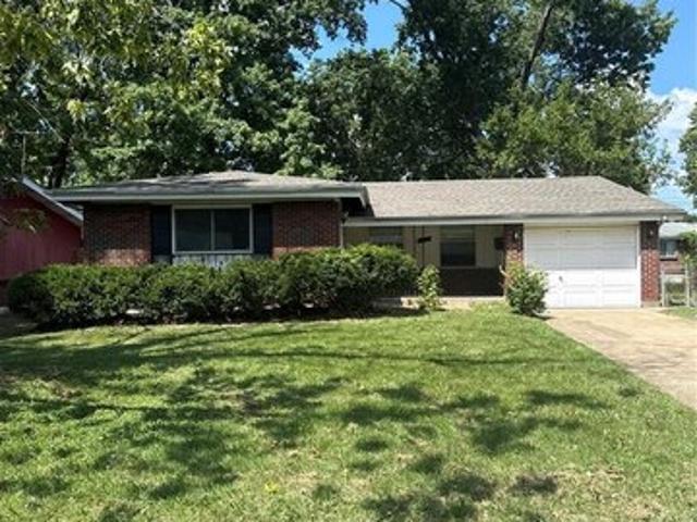 2357 Vorhof Dr, Saint Louis, MO 63136