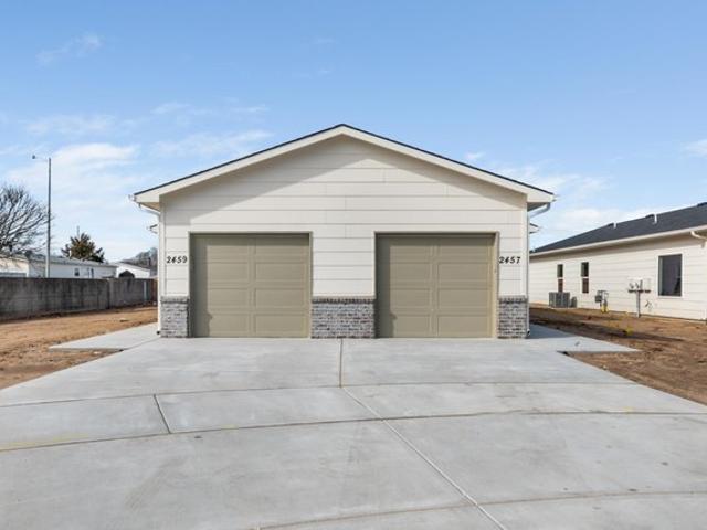 2357 W Macarthur Ct, Wichita, KS 67217