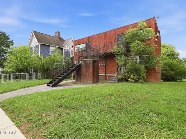 2359 E 5th Ave