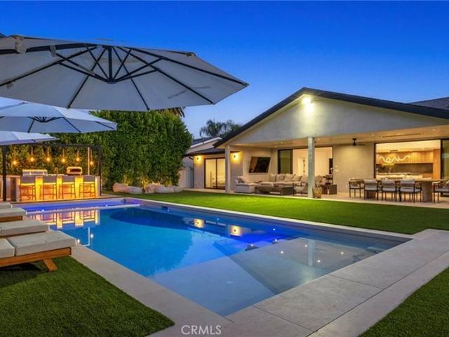 23501 Berdon St, Woodland Hills, CA 91367