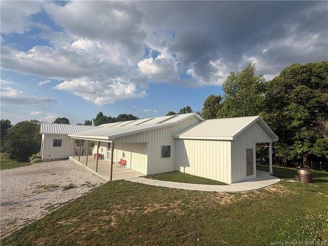 2350 N Whiskey Hollow Rd, Salem, IN 47167
