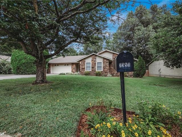 2350 E Country Way, Fayetteville, AR 72703