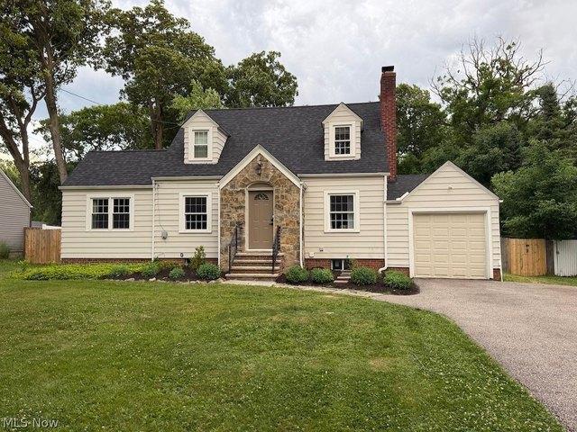 2350 Hillside Rd, Seven Hills, OH 44131