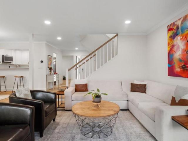 2350 Leptis Circle
