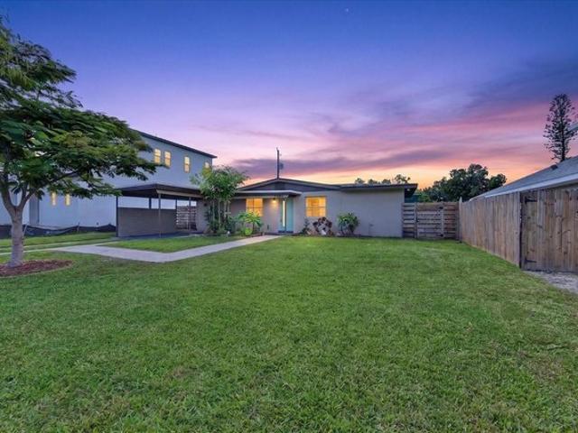 2350 Loma Linda St, Sarasota, FL 34239