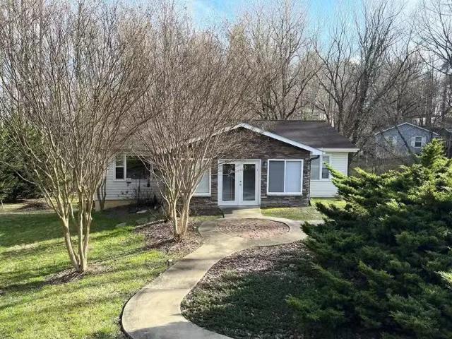 2350 Rolfe Street Great duplex on quiet Hendersonville stree.