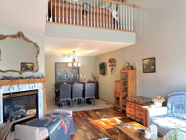 2352 Oakridge Circle