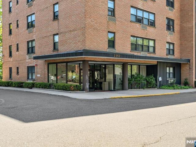2352 Linwood Avenue # 6C