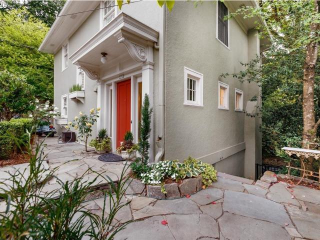 2352 sw market street dr