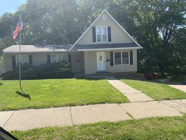 2352 54 Hillandale Rd, Davenport, IA 52804