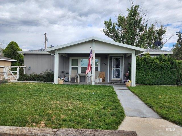 235 5th St, Grand View, ID 83624