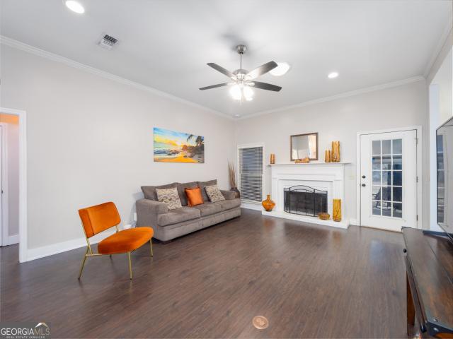 235 Cardinal Circle W