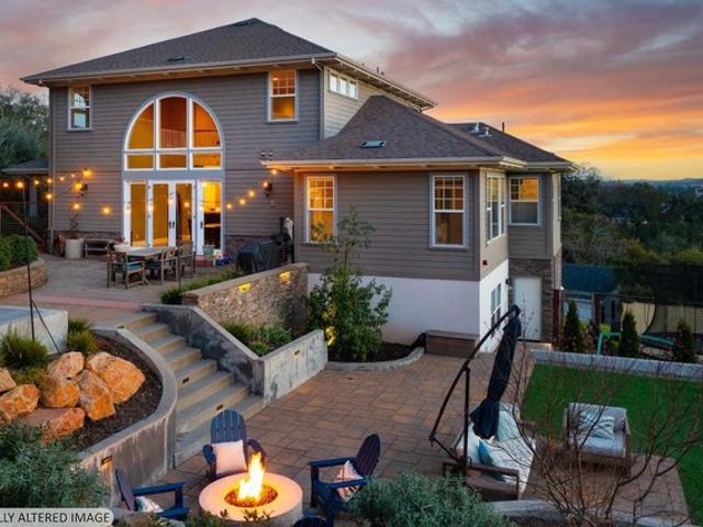 235 Clear Ridge Dr, Healdsburg, CA 95448