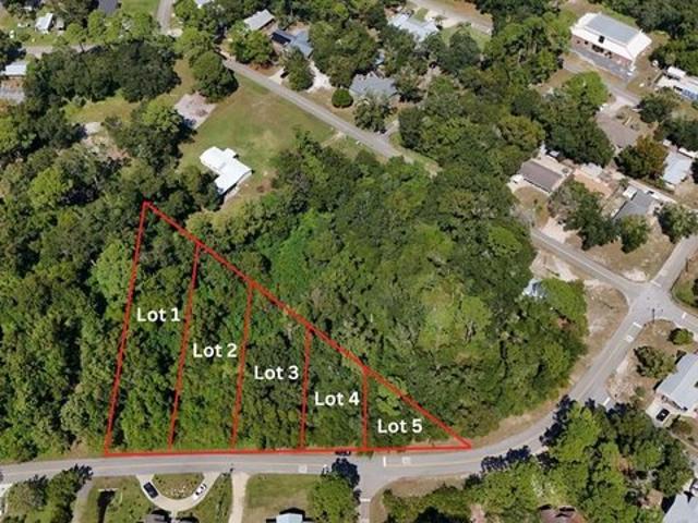 235 Bobby Cato St, Apalachicola, FL 32320