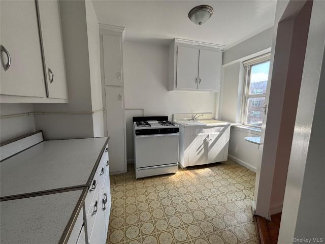 235 Garth Road E5G